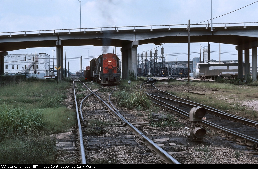 SP Alco RS11 #2900 working in Houston
